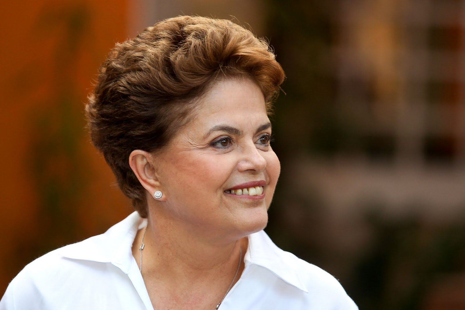 Dilma se diz contra PLC 122, mas a favor da homofobia como crime - Guia ...